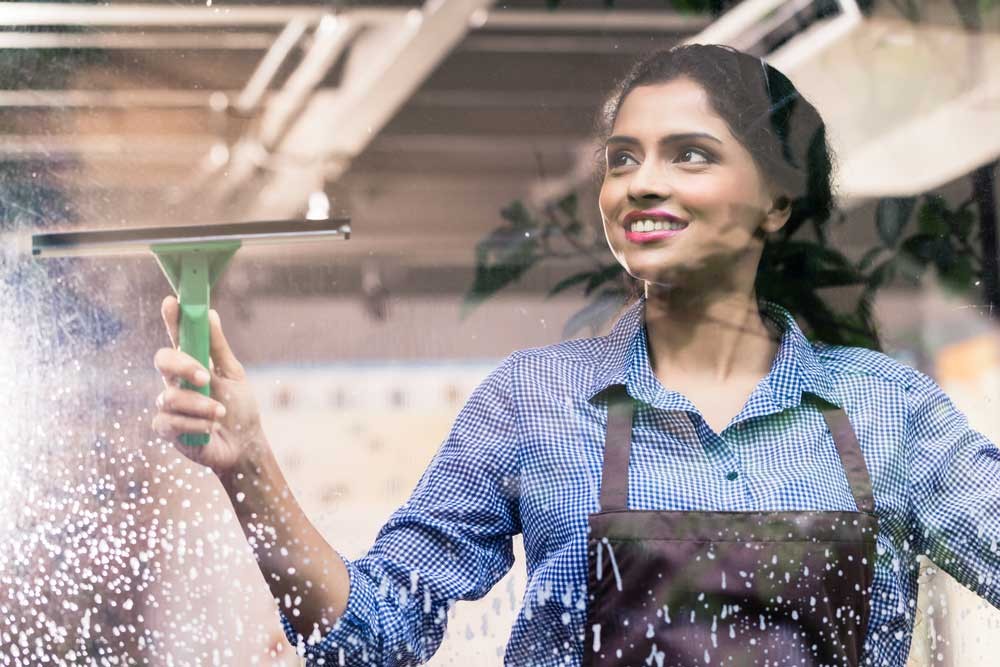 7 easy steps to win loyalty of your maid